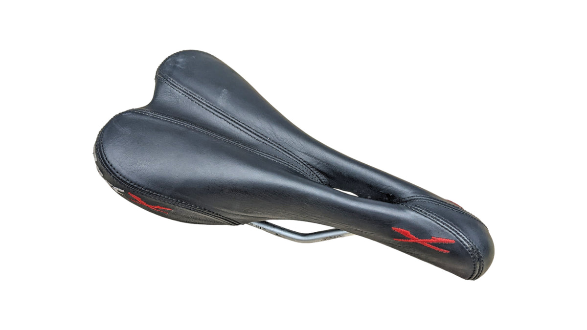 Velo Red X Seat Black Saddle – Goldensteelcycles